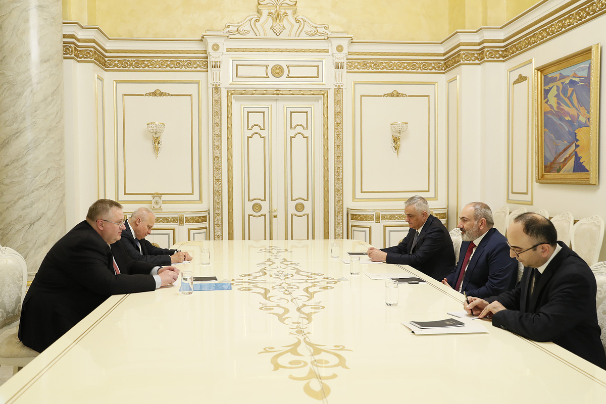 PM Pashinyan receives the Deputy Prime Minister of Russia - Press ...