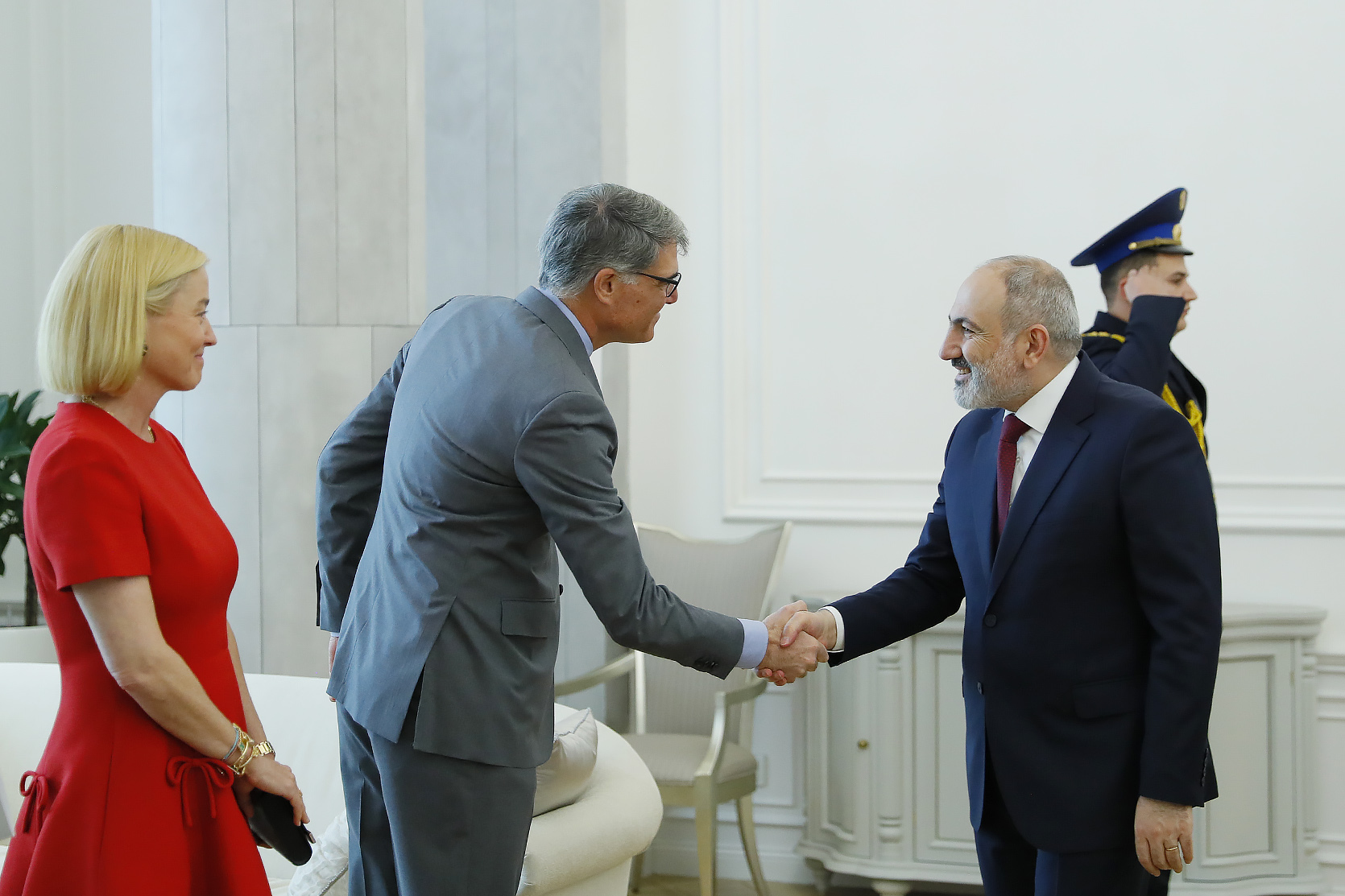 The Prime Minister receives Sarkis Izmirlian, the son of the famous ...